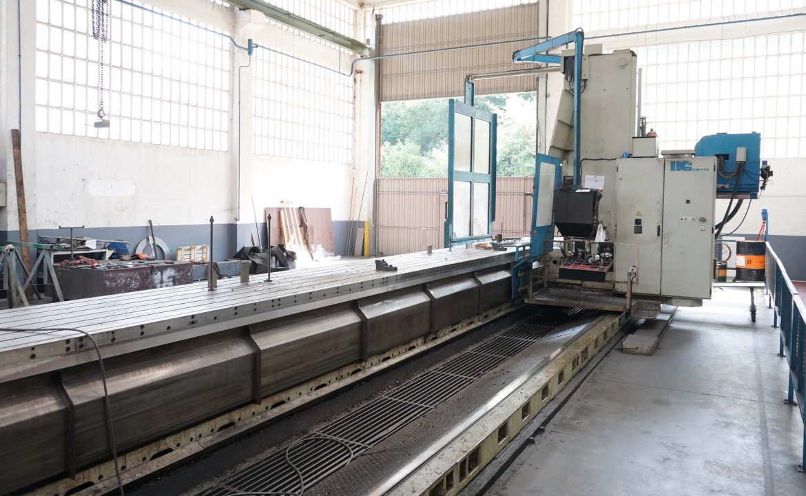 Correa L30/104 moving column milling machine