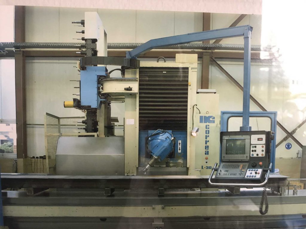 Travelling column milling machines